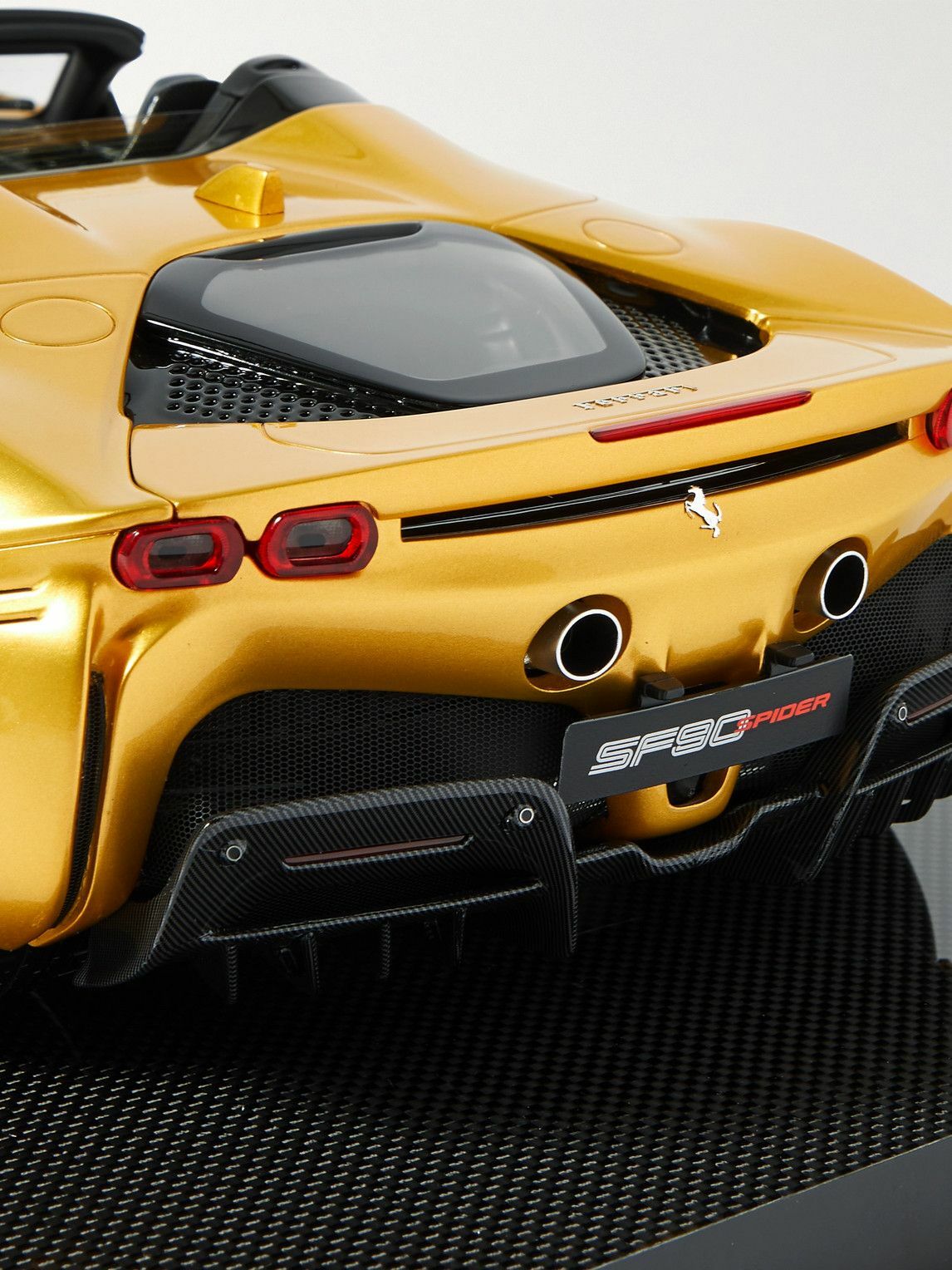 Amalgam Collection - Ferrari SF90 Spider Limited Edition 1:8 Model Car ...