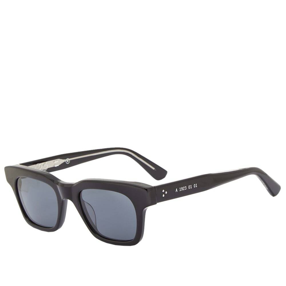 Akila Analogue Sunglasses In Black Akila