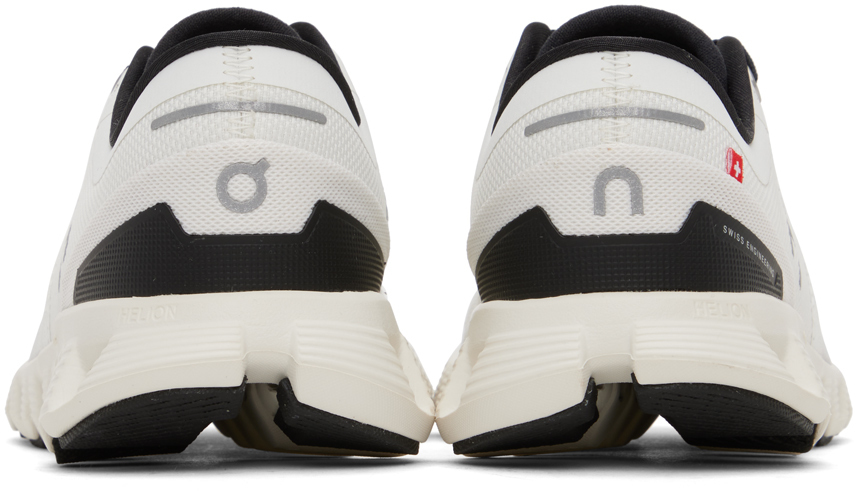 On White Cloud X 3 Sneakers On